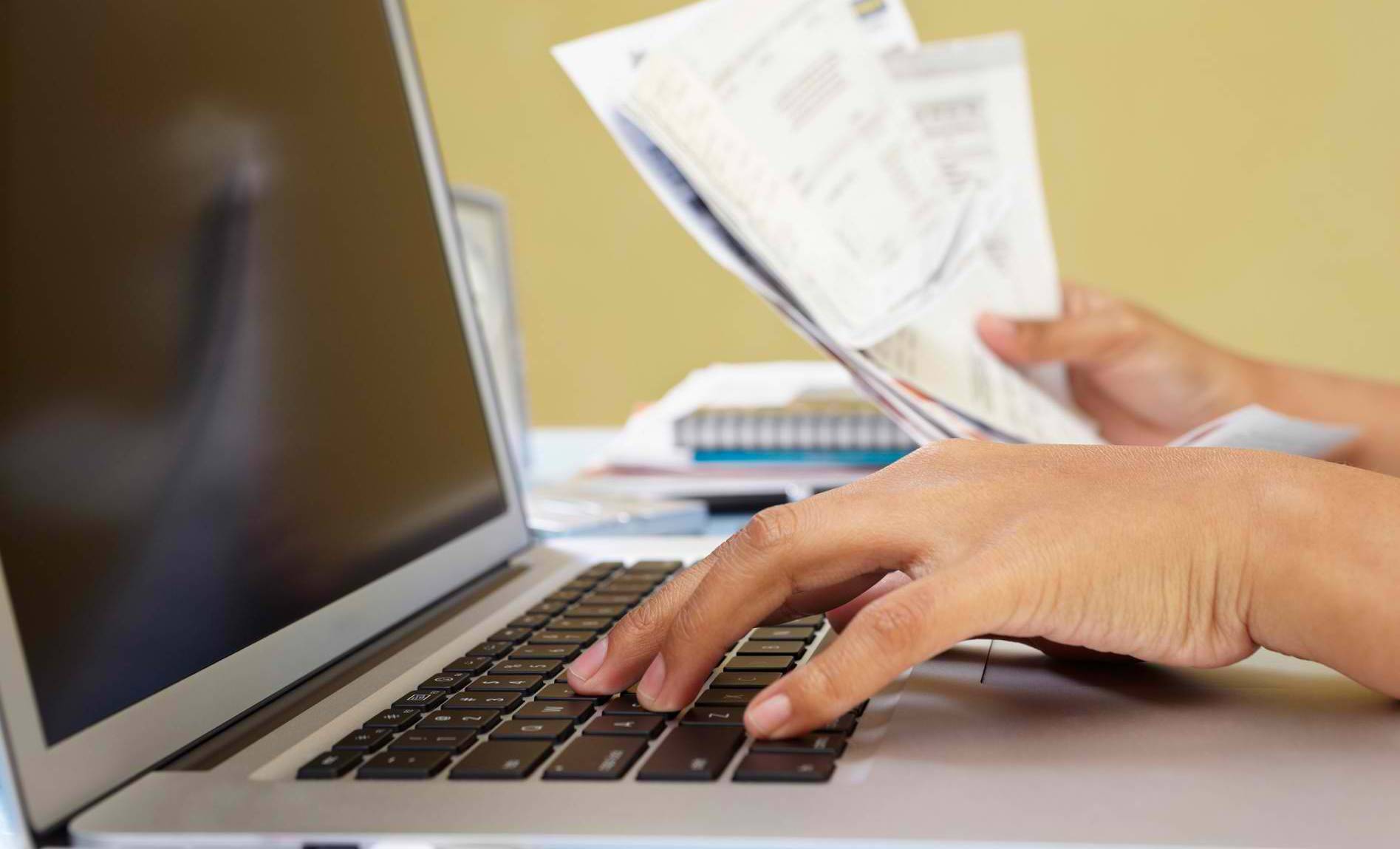 paying-bills-online - Saceleanul