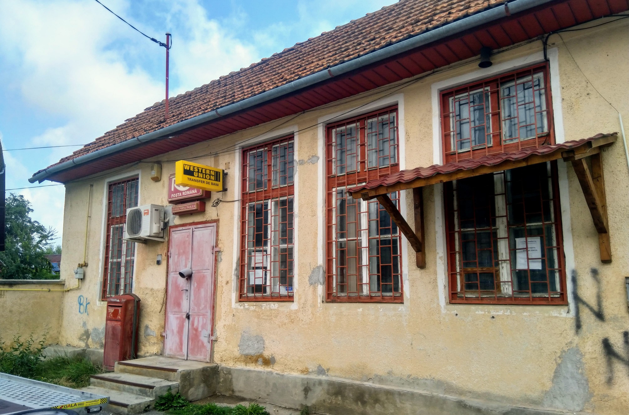 Posta Romana a scos la închiriere fostul sediu din Electroprecizia, dar ...